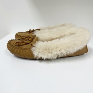 Vineyard Vines | Shoes | Vineyard Vines Shearling Moccasin Slippers 8 ...